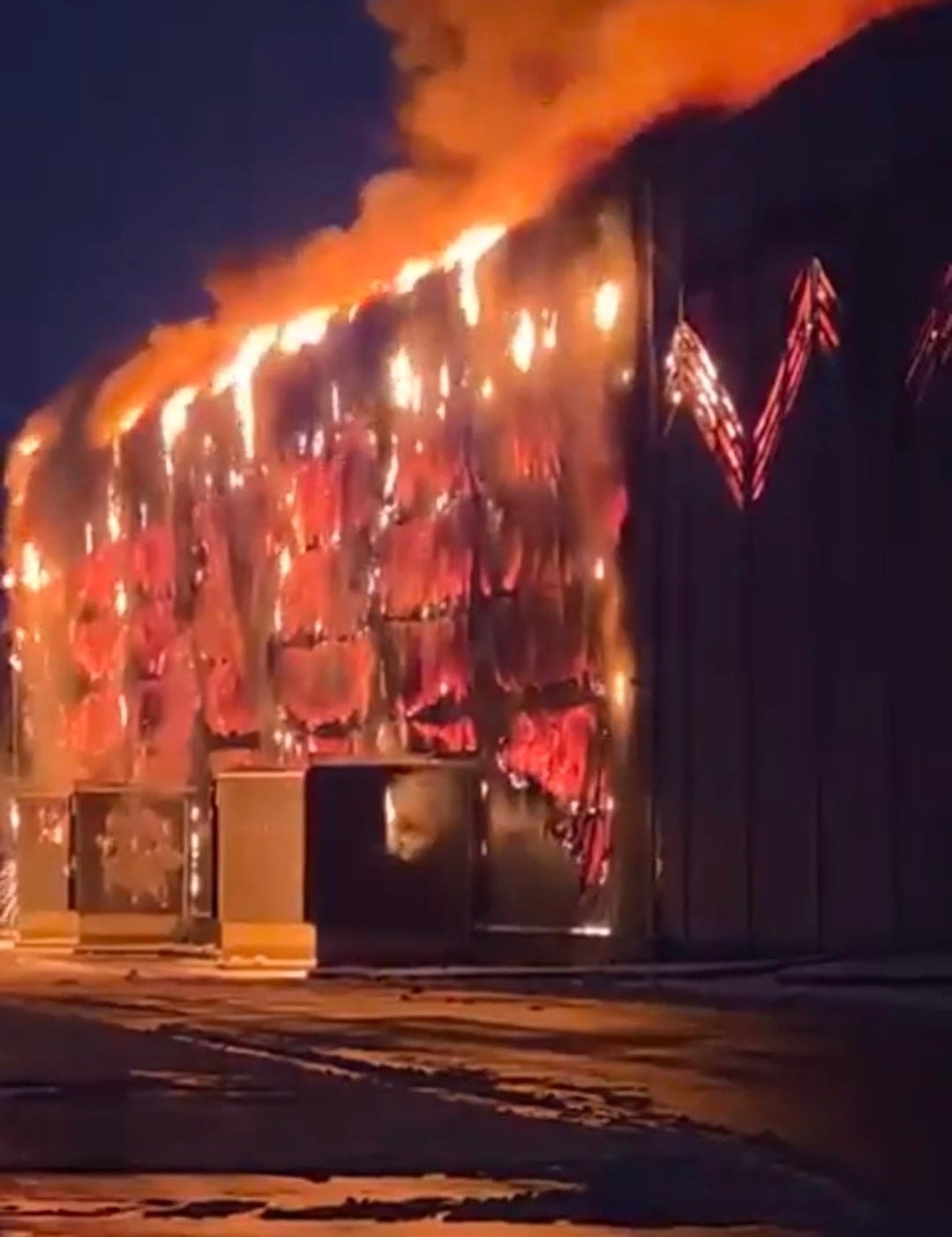 BREAKING: At least 300 homes estimated damaged or destroyed after large ...